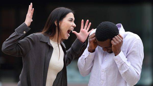 公然侮辱構成要件？如何獲得賠償？10分鐘懶人包！ - 995律師